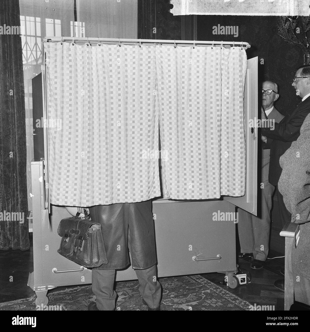 Mechanical sample voting hi-res stock photography and images - Alamy