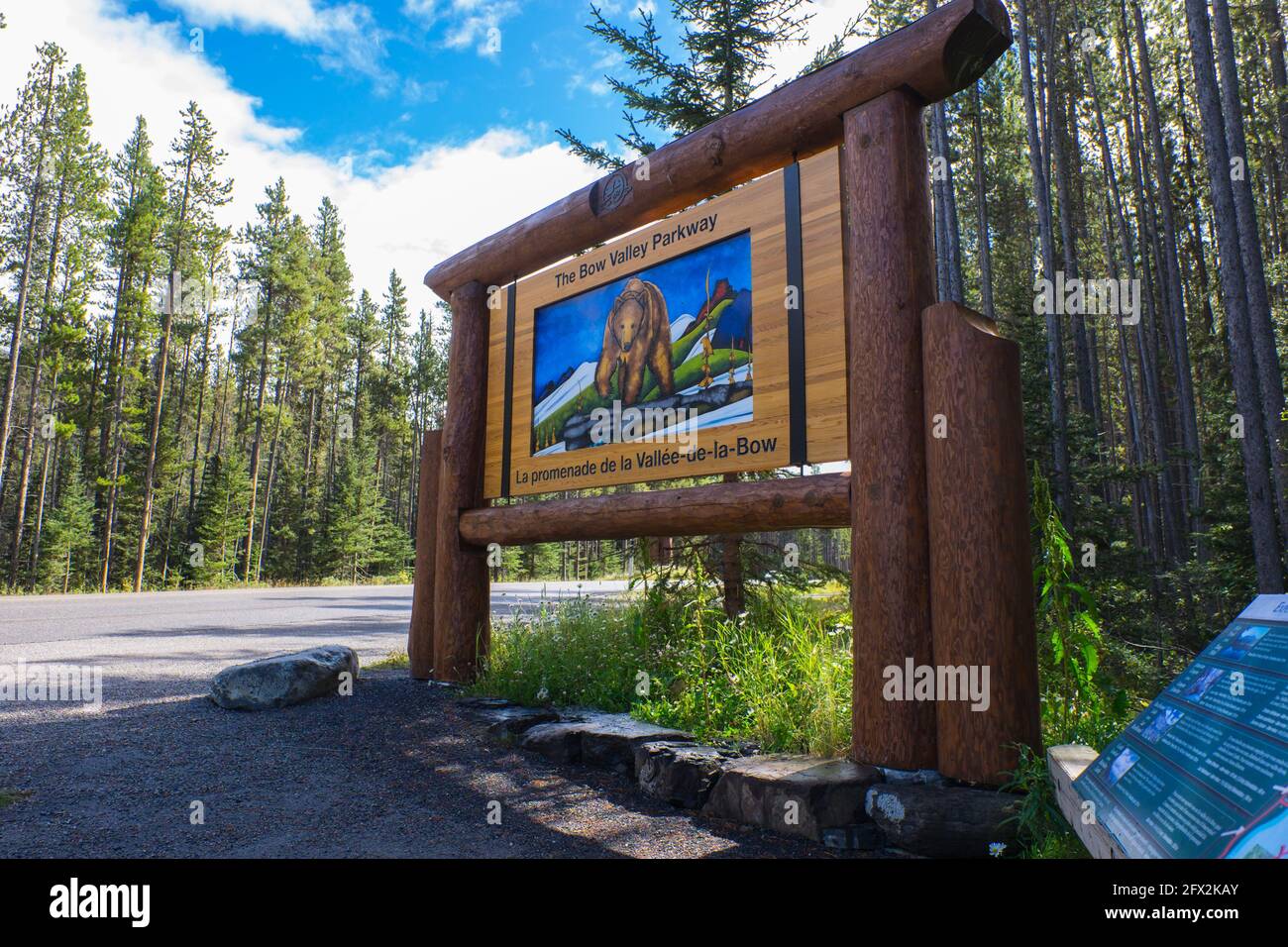 Entrance gate to banff national park hi-res stock photography and ...