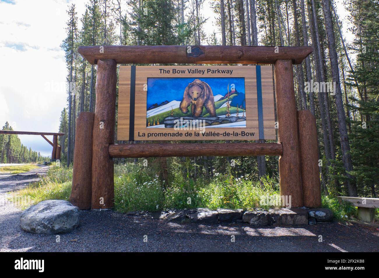 Entrance gate to banff national park hi-res stock photography and ...