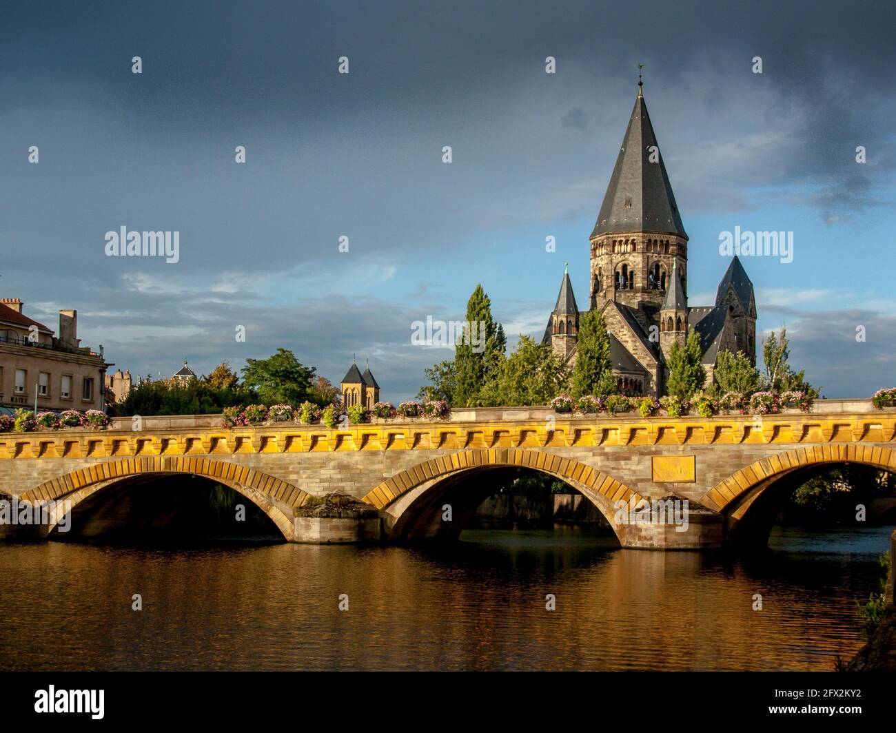 city of Metz, seen from the Moyen-Pont le Temple Neuf, behind the trees ...