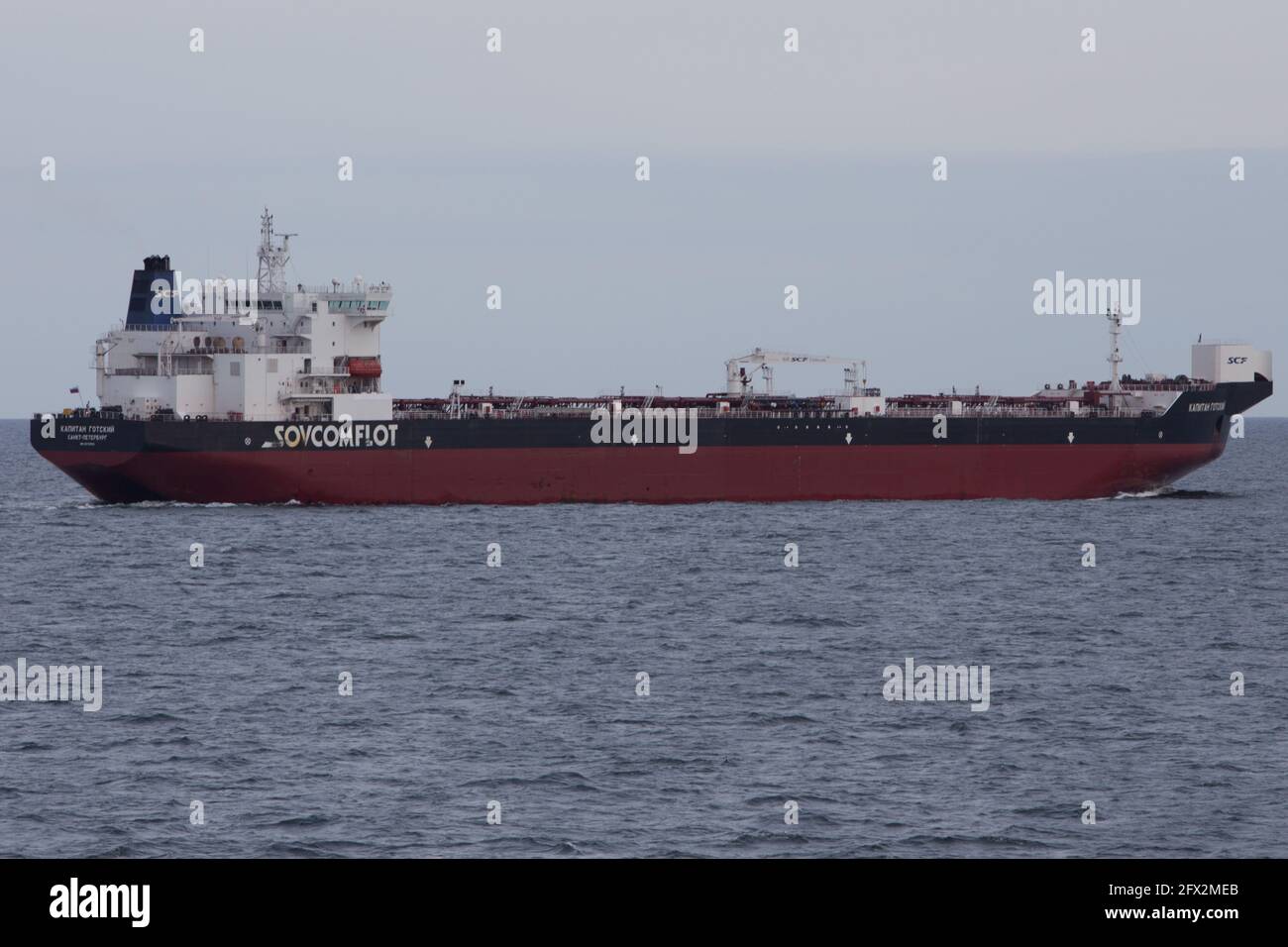 Double hull tanker hi-res stock photography and images - Alamy