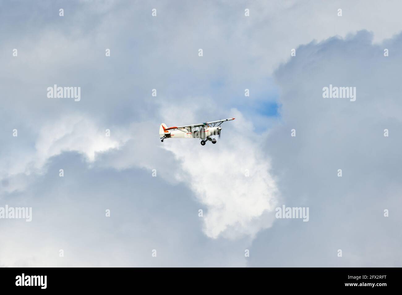 Aircraft among the clouds hi-res stock photography and images - Alamy
