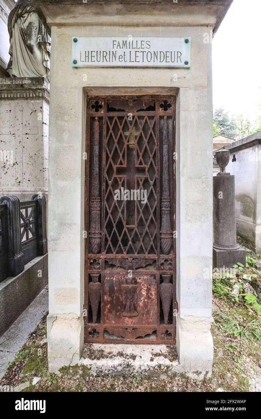 LE MUSEE DES VAMPIRES ET LE PERE LACHAISE DES VAMPIRES Stock Photo - Alamy