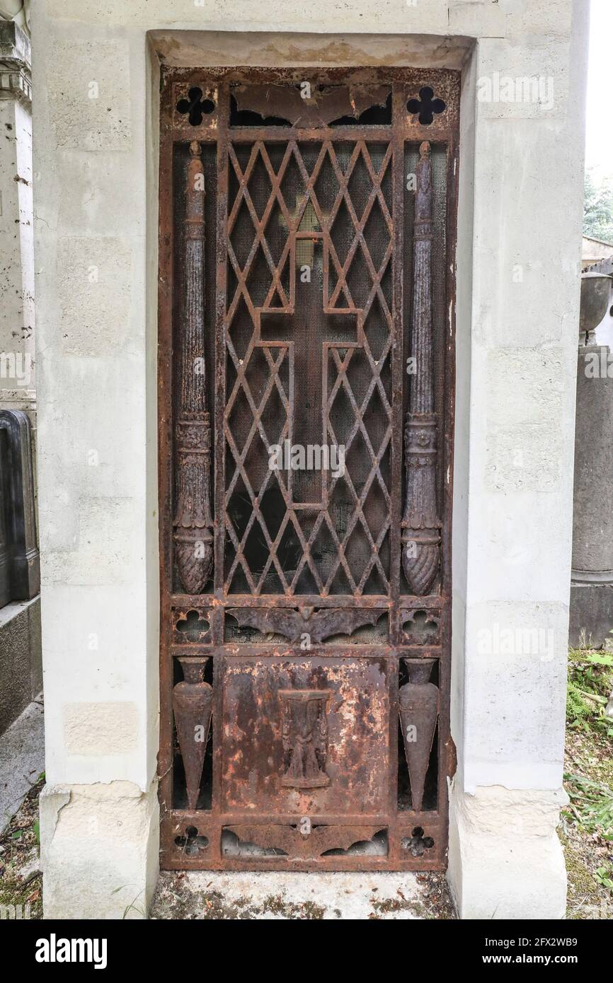 LE MUSEE DES VAMPIRES ET LE PERE LACHAISE DES VAMPIRES Stock Photo - Alamy