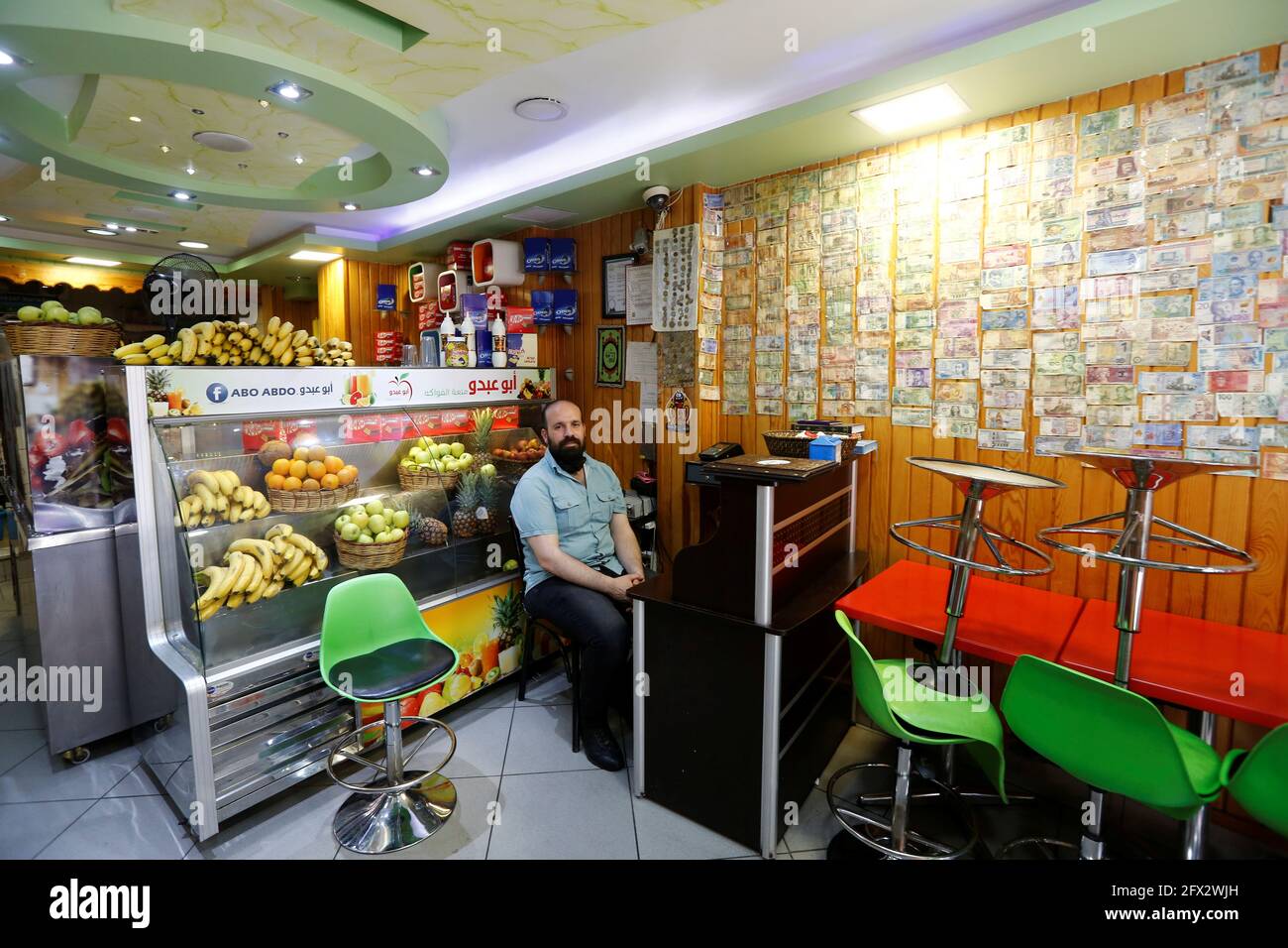 Fruit juice shop in istanbul hi-res stock photography and images - Alamy