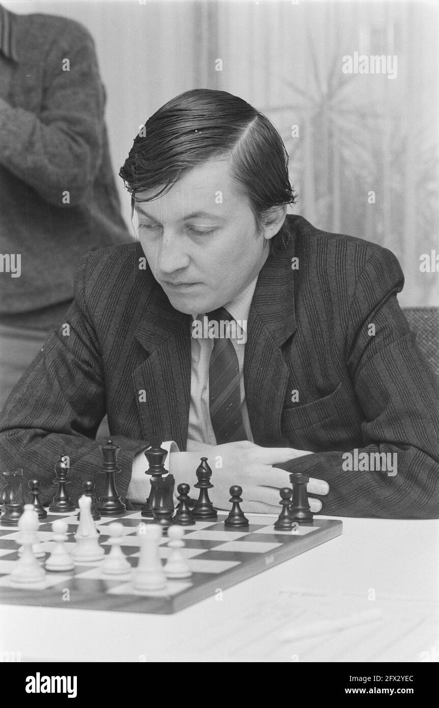 Euwe chess quadrilateral hi-res stock photography and images - Alamy