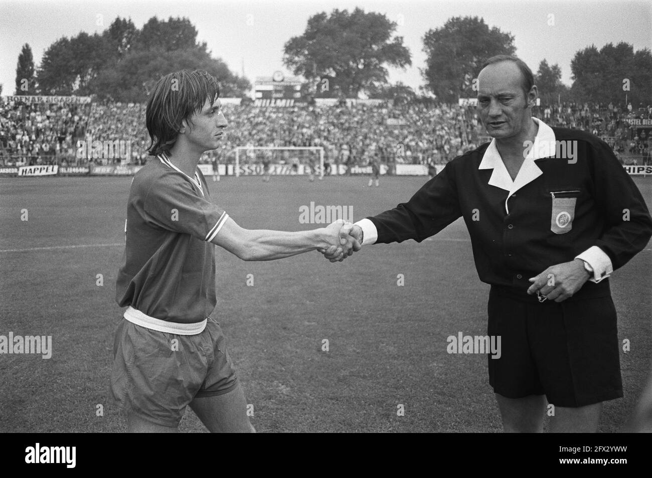 Captain referee hi-res stock photography and images - Alamy