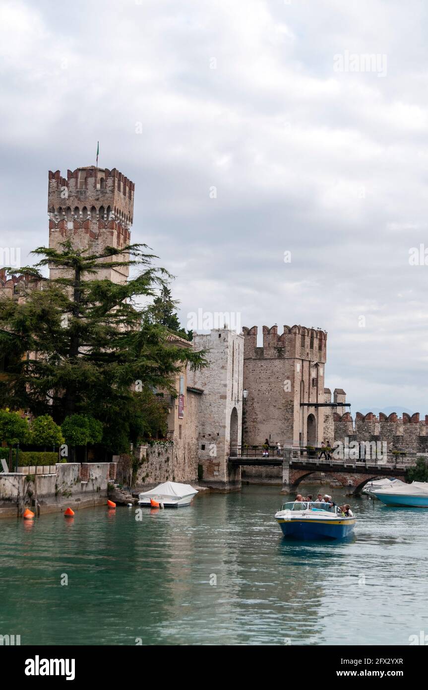 Well preserved medieval castle hi-res stock photography and images - Alamy
