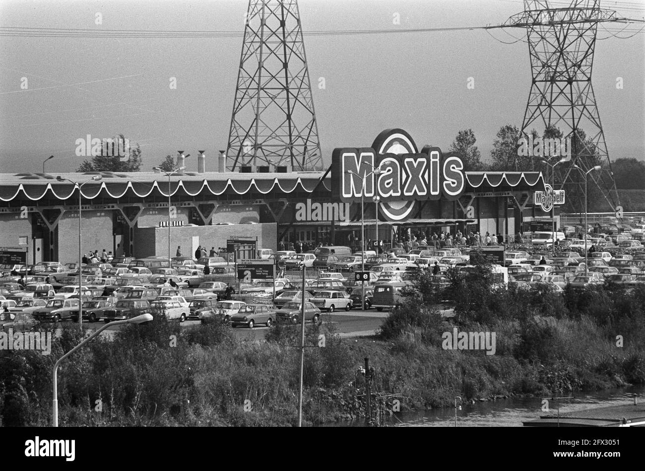 Exterior maxis superstore hi-res stock photography and images - Alamy