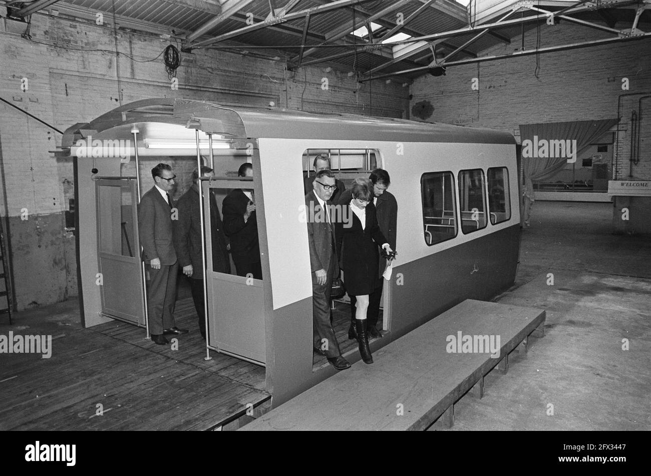 Subway, GVB takes trials with wooden model boarding and alighting ...