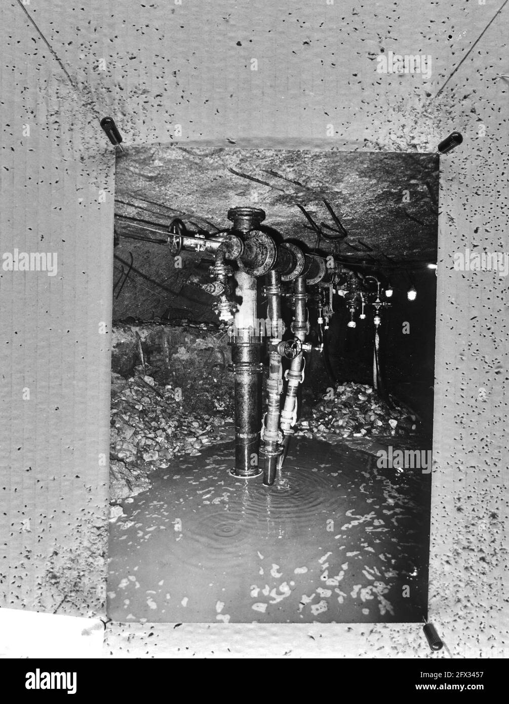 Metrobouw Amsterdam, sinking of caisson Waterlooplein obstructed by old ...