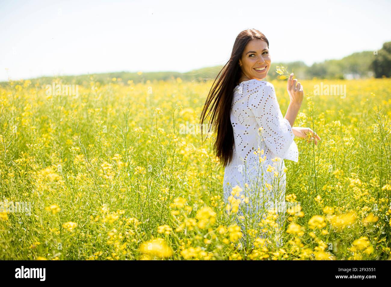 Pretty woman in field hi-res stock photography and images - Alamy