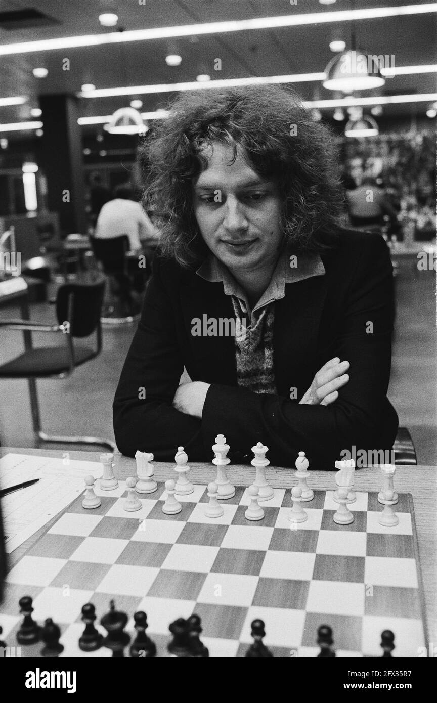 1st Round, Jan Timman in action, November 2, 1979, portraits, chess ...