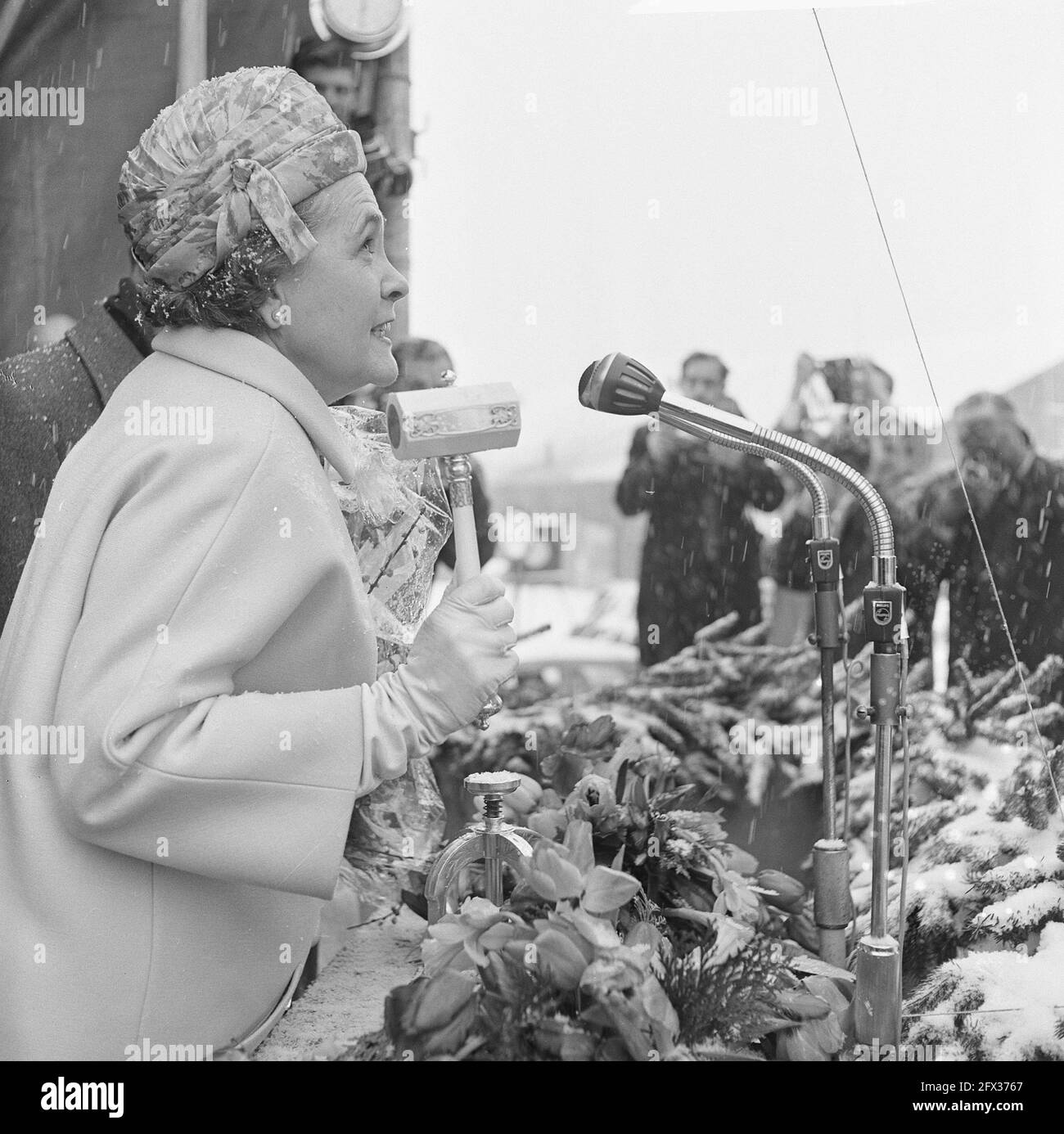 Mrs tom seale christened drilling rig transworld rig 58 hi-res stock ...