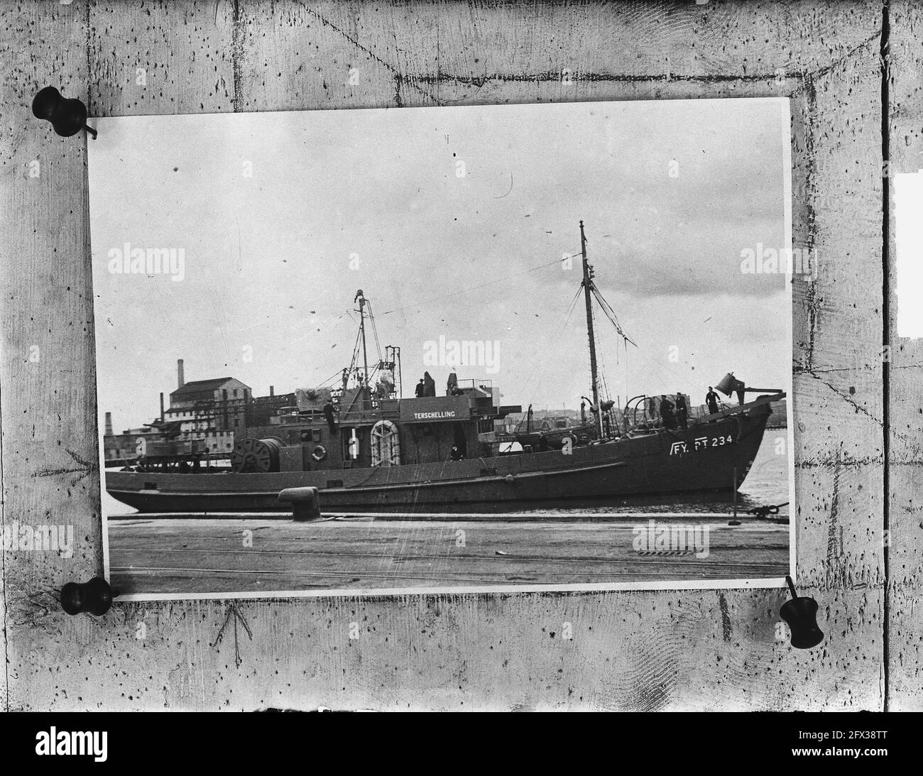 British minesweeper hi-res stock photography and images - Alamy