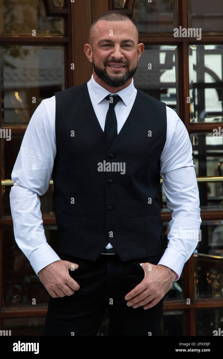 Robin windsor hi-res stock photography and images - Alamy