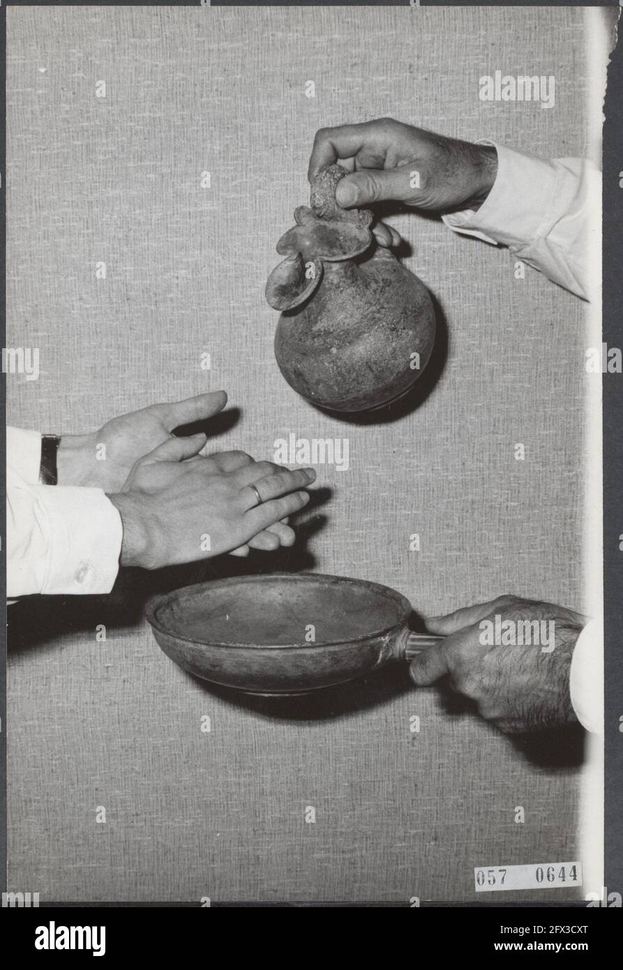 Wash bowl and jug hi-res stock photography and images - Alamy