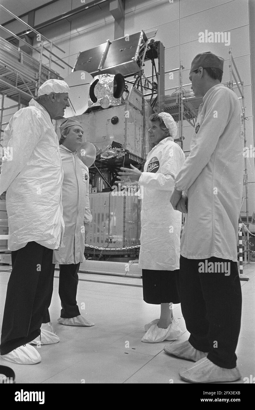 Minister smit kroes inaugurates cleanroom 16 hi-res stock photography ...