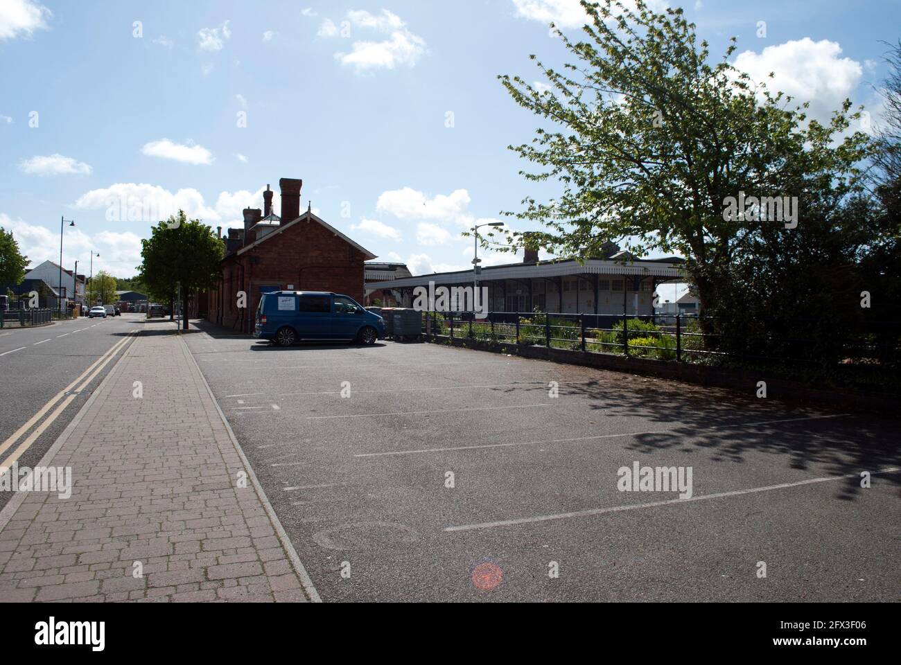 Sleaford Station and car park Stock Photo - Alamy