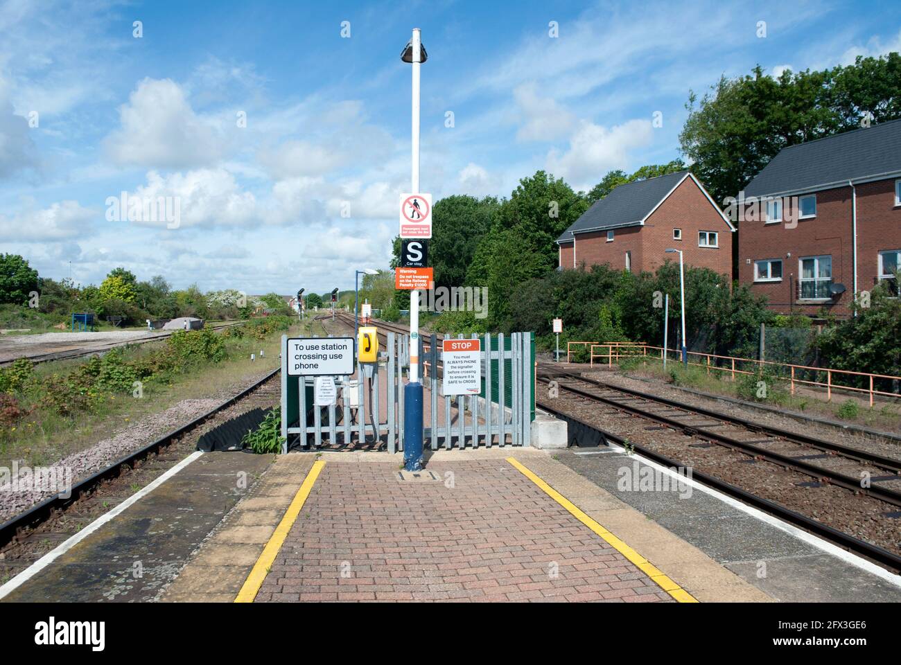 Platform at Sleaford Railway Station Stock Photo - Alamy
