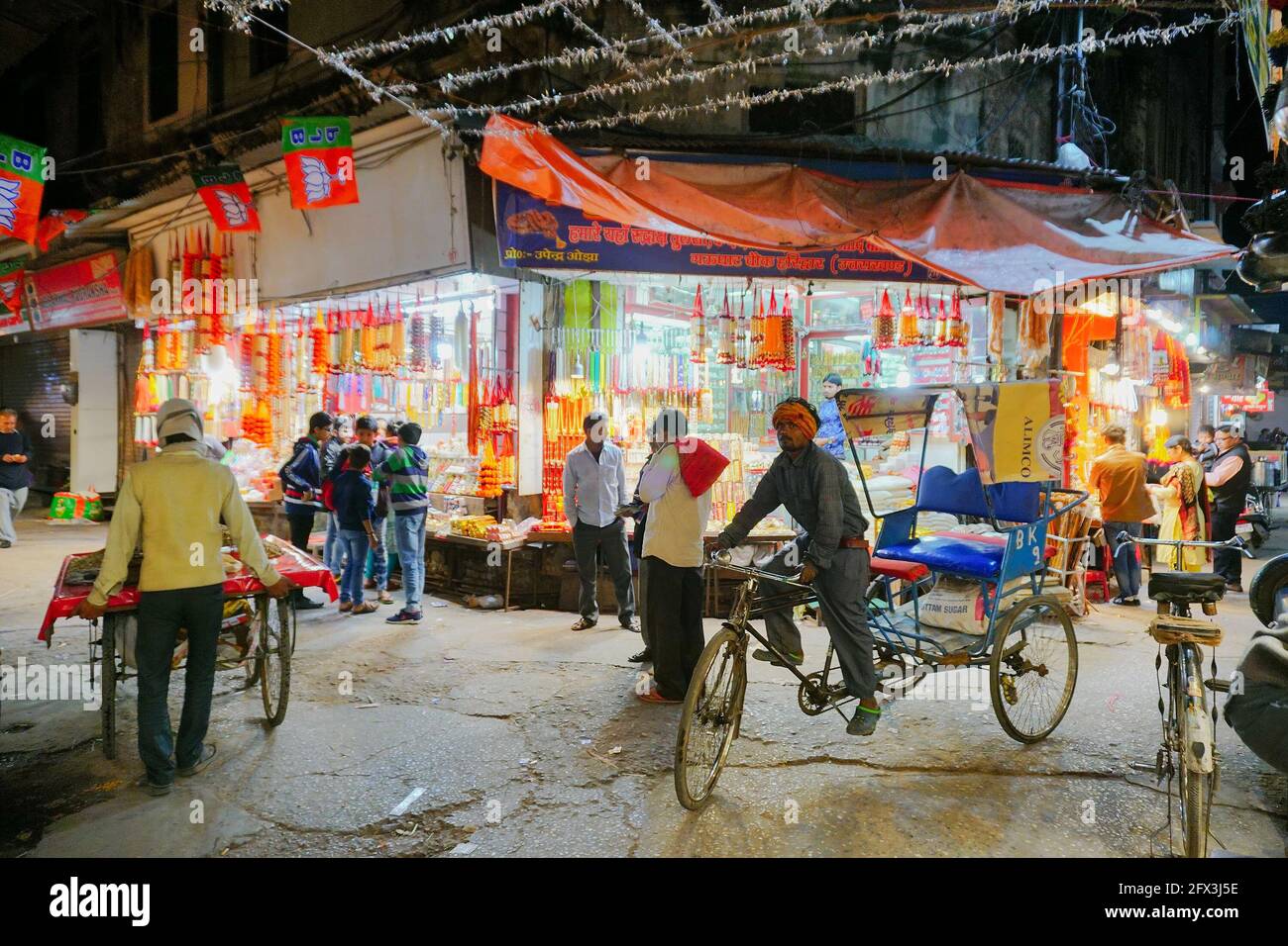 Indian street market hi-res stock photography and images - Alamy
