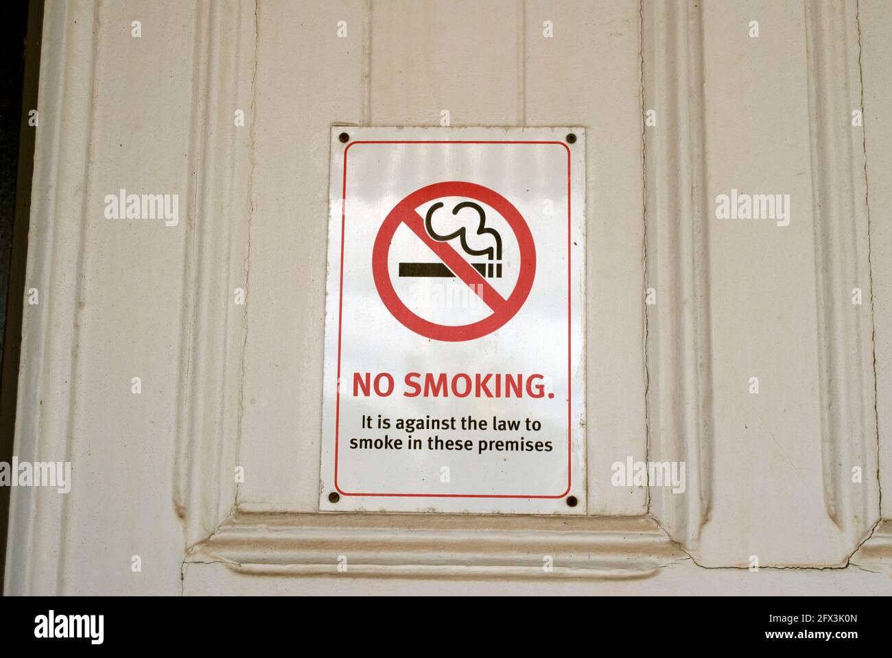 Sign no smoking railway station hi-res stock photography and images - Alamy