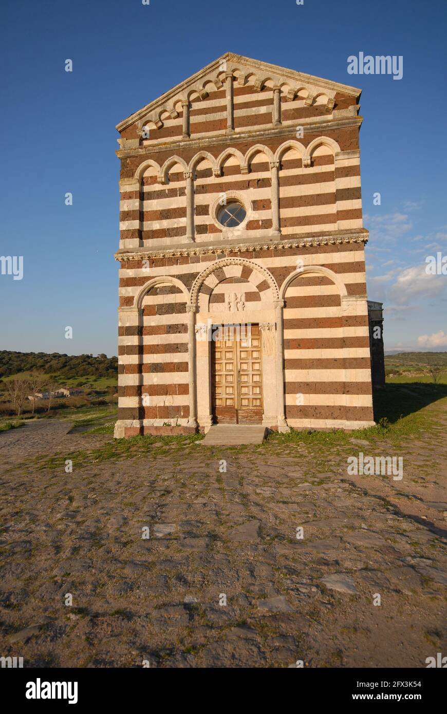 Sardegna, chiesa campestre San Pietro, Bulzi, Sardegna Stock Photo - Alamy