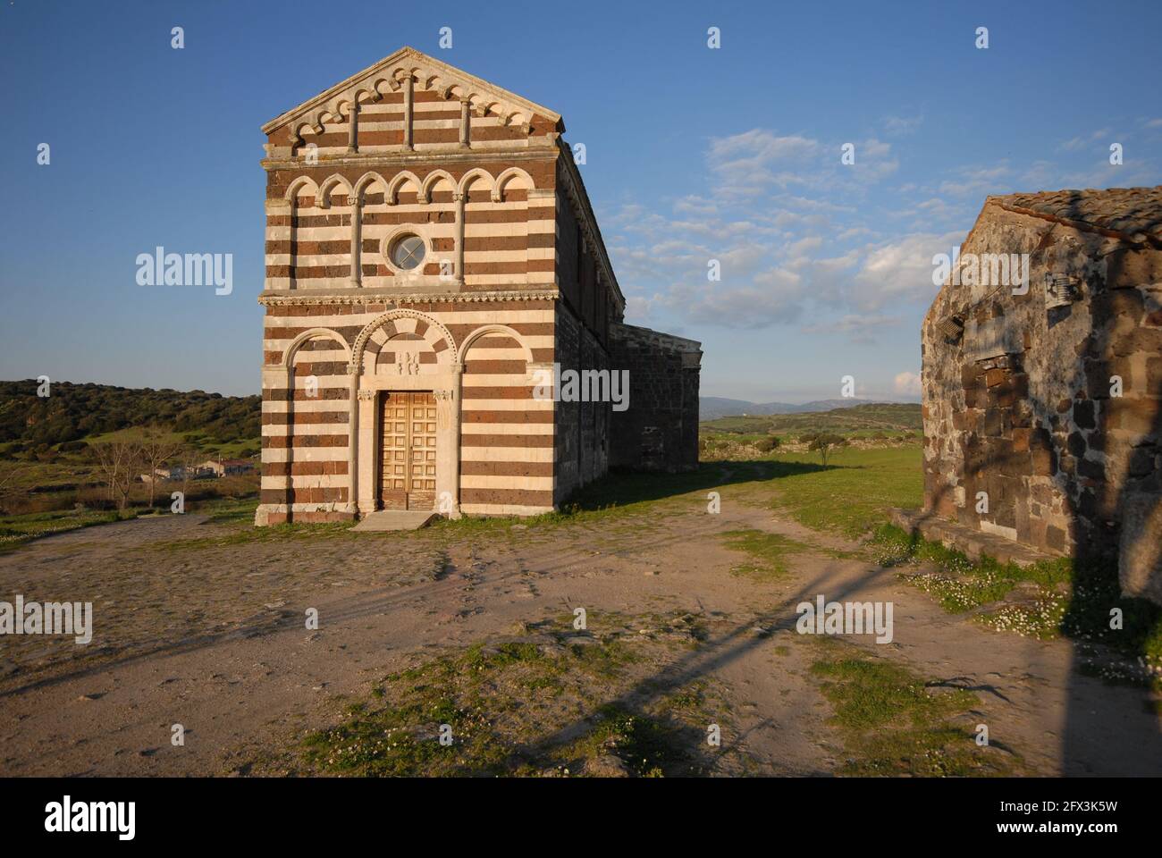 Sardegna, chiesa campestre San Pietro, Bulzi, Sardegna Stock Photo - Alamy
