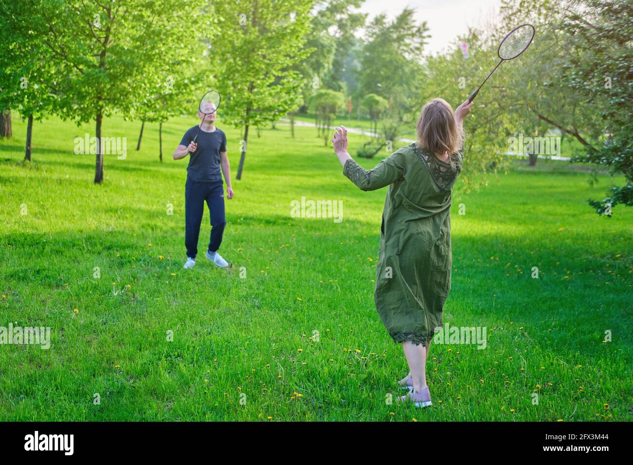 Couple playing badminton in badminton hi-res stock photography and ...