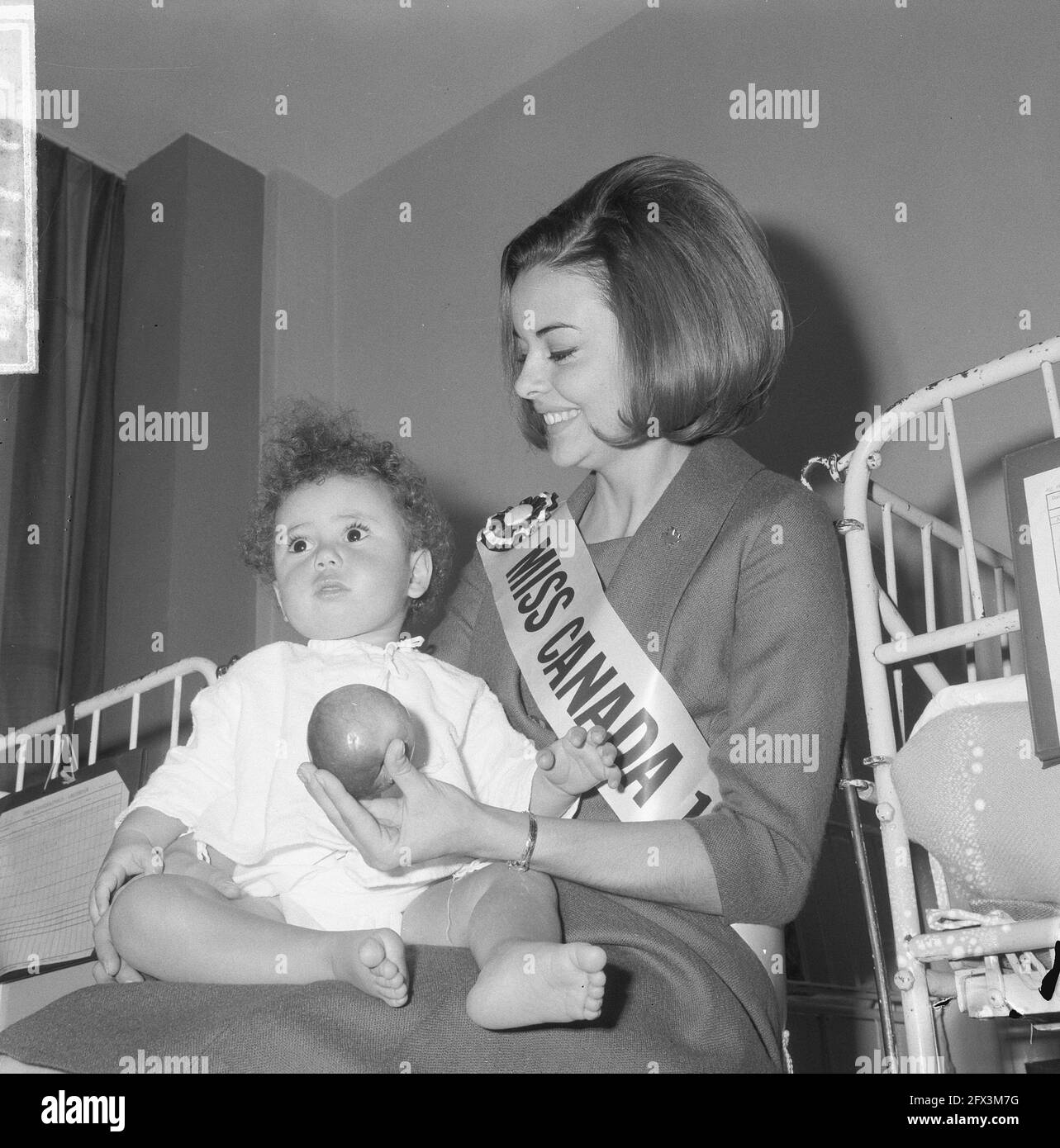 Child beauty pageants hi-res stock photography and images - Alamy