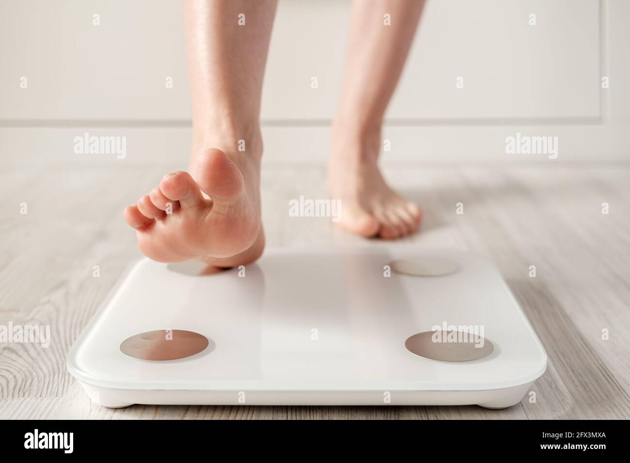 Scales woman feet hi-res stock photography and images - Alamy