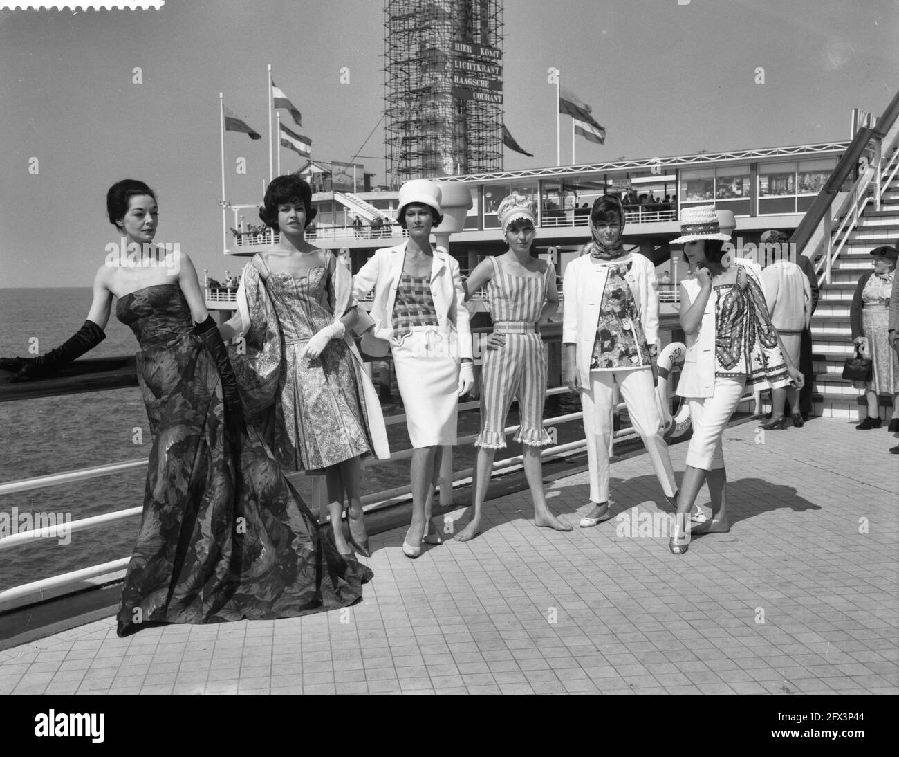 1961 fashion hi-res stock photography and images - Alamy