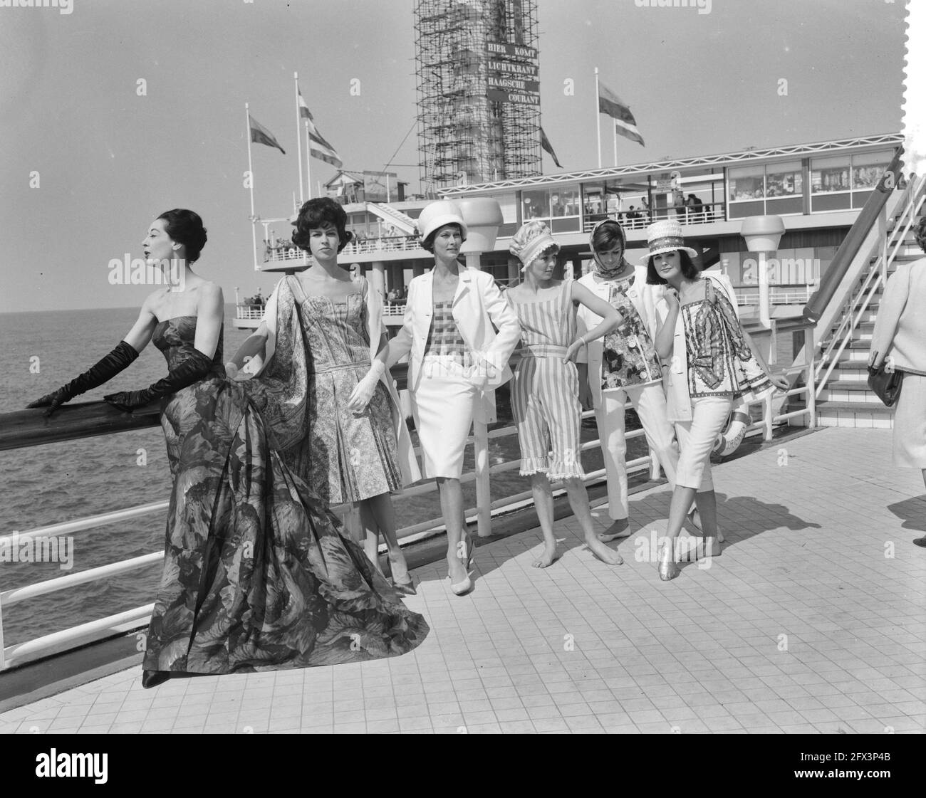 1961 fashion hi-res stock photography and images - Alamy