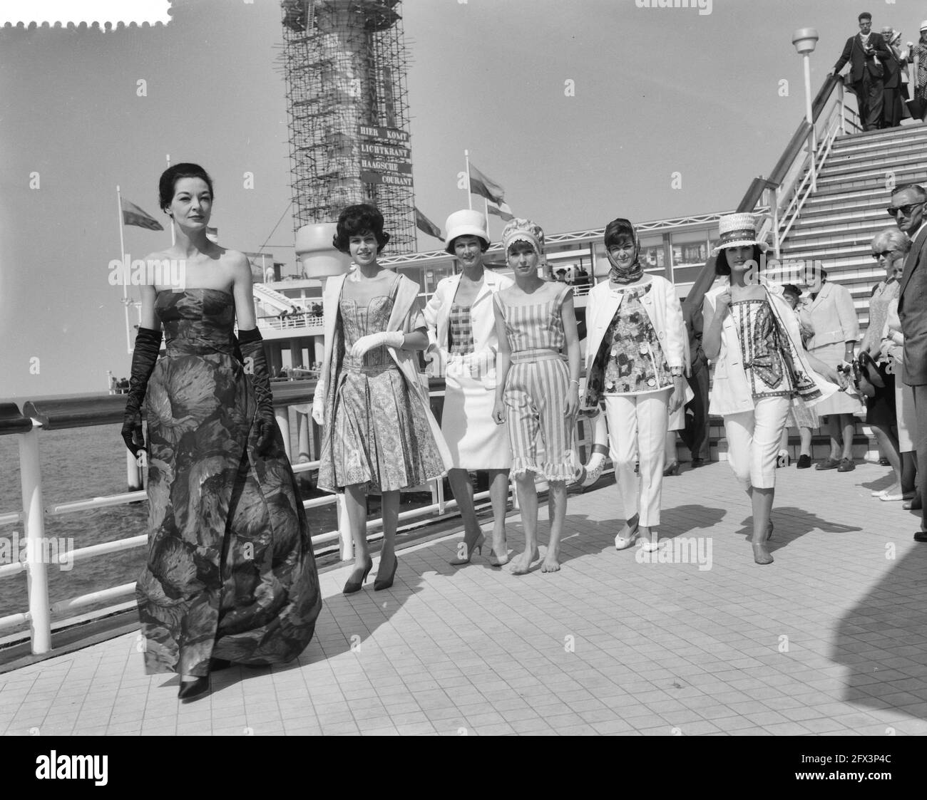 1961 fashion hi-res stock photography and images - Alamy