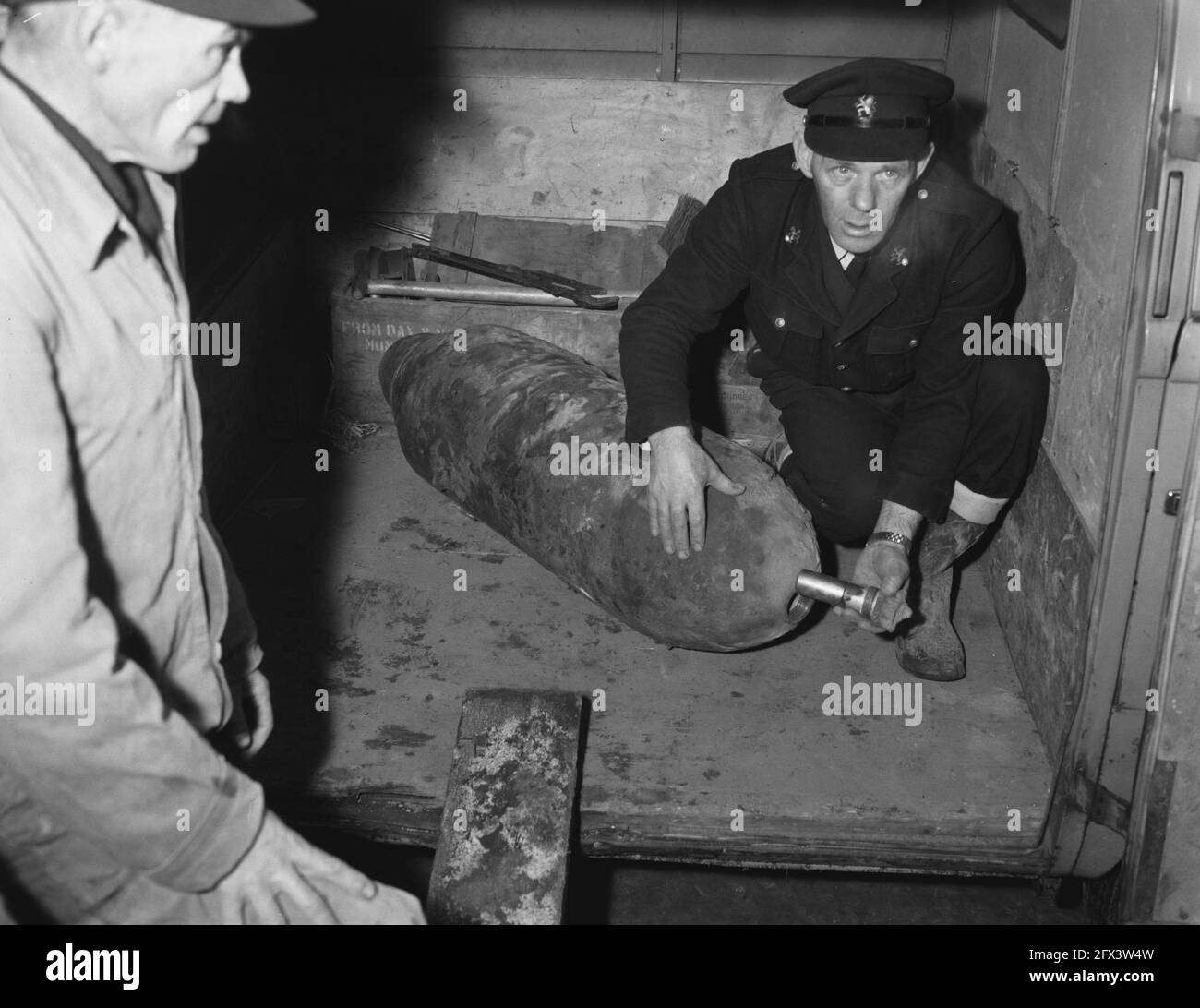 Bomb dismantling hi-res stock photography and images - Alamy