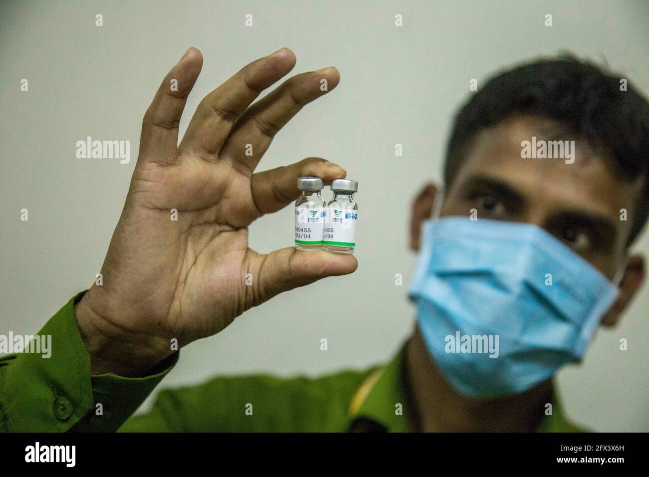 Dhaka, Bangladesh. 25th May, 2021. A health worker holds vial of ...