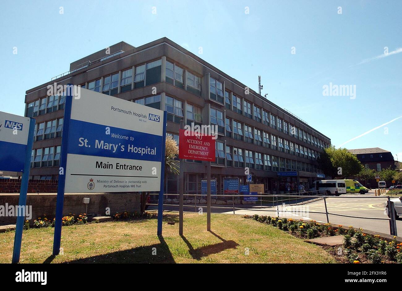 ST MARY'S HOSPITAL, PORTSMOUTH. PIC MIKE WALKER, 2001 Stock Photo - Alamy