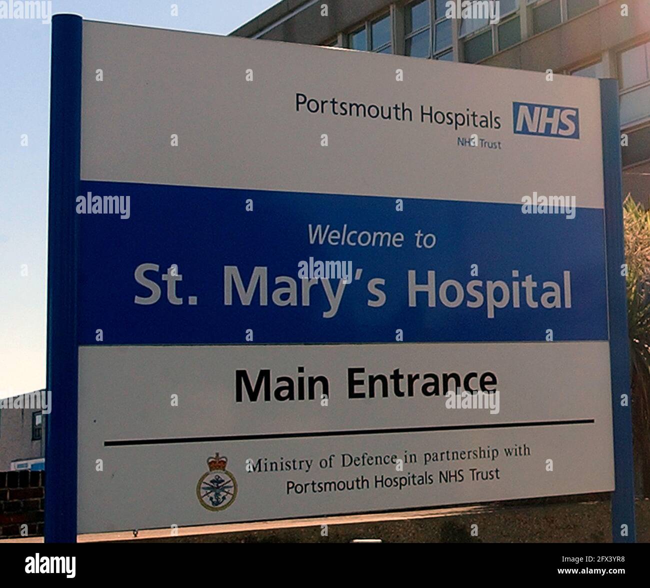 ST MARY'S HOSPITAL, PORTSMOUTH. PIC MIKE WALKER, 2001 Stock Photo - Alamy