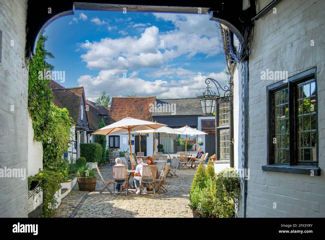 Hotel courtyard, The Crown Hotel, High Street, Old Amersham ...
