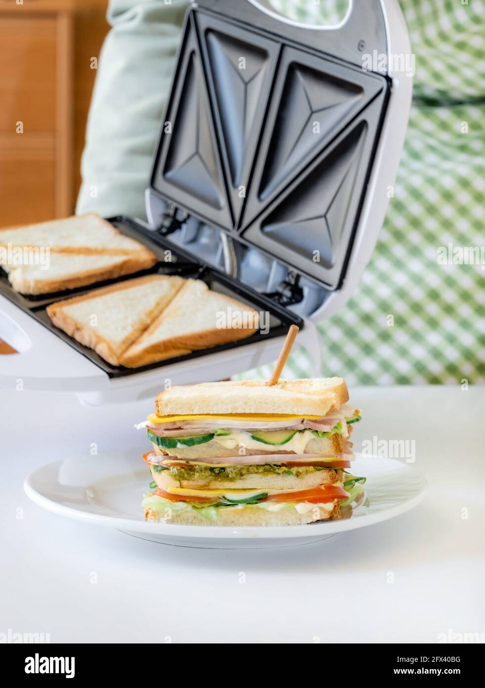 Toaster toast hands hi-res stock photography and images - Alamy