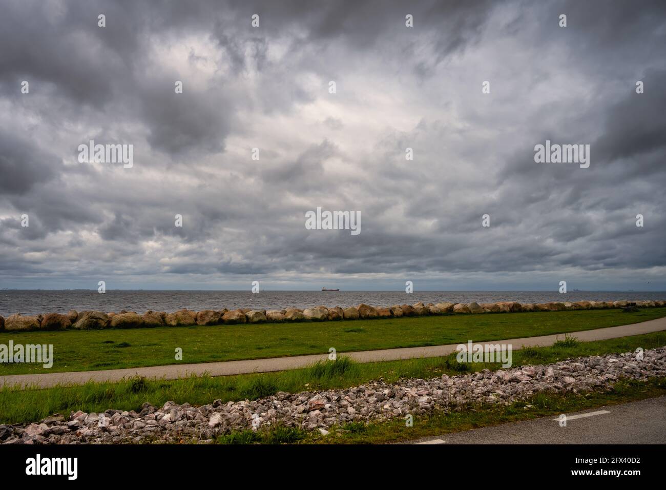 Wave lawn hi-res stock photography and images - Alamy
