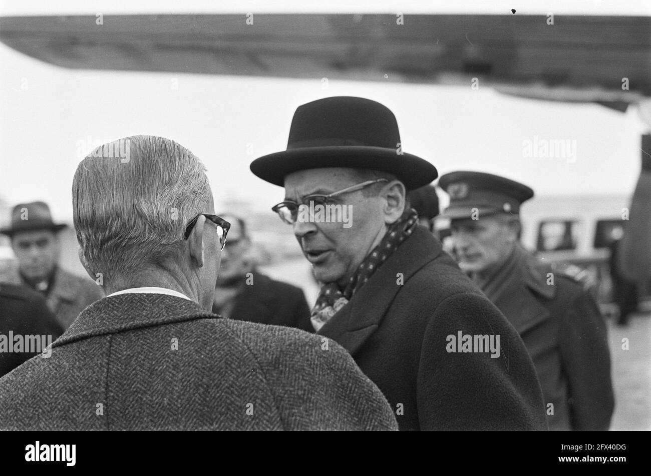 Couple van hall back hi-res stock photography and images - Alamy