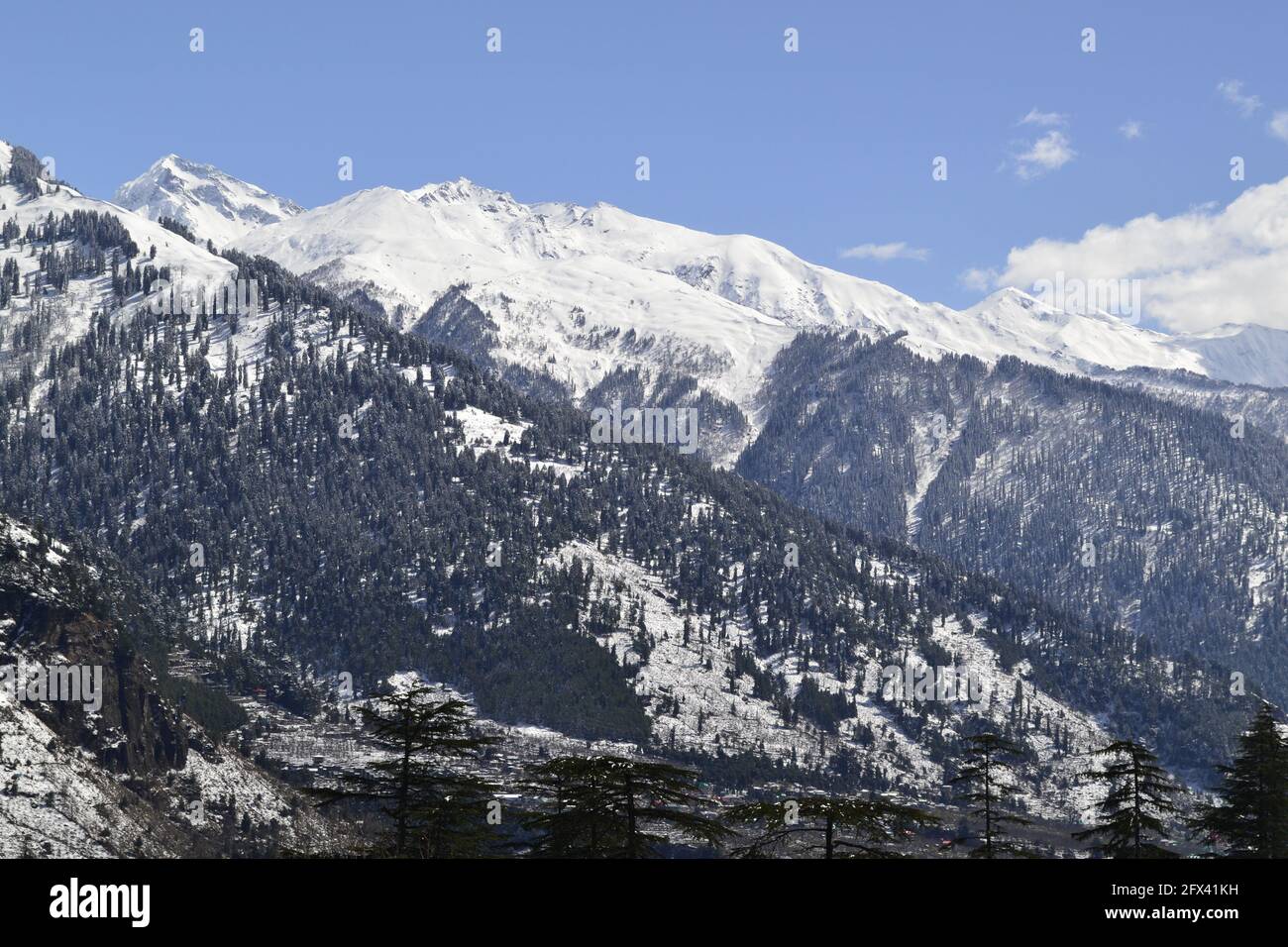 Snow white landscape of beautiful mountain peaks of Himalayas in Manali ...