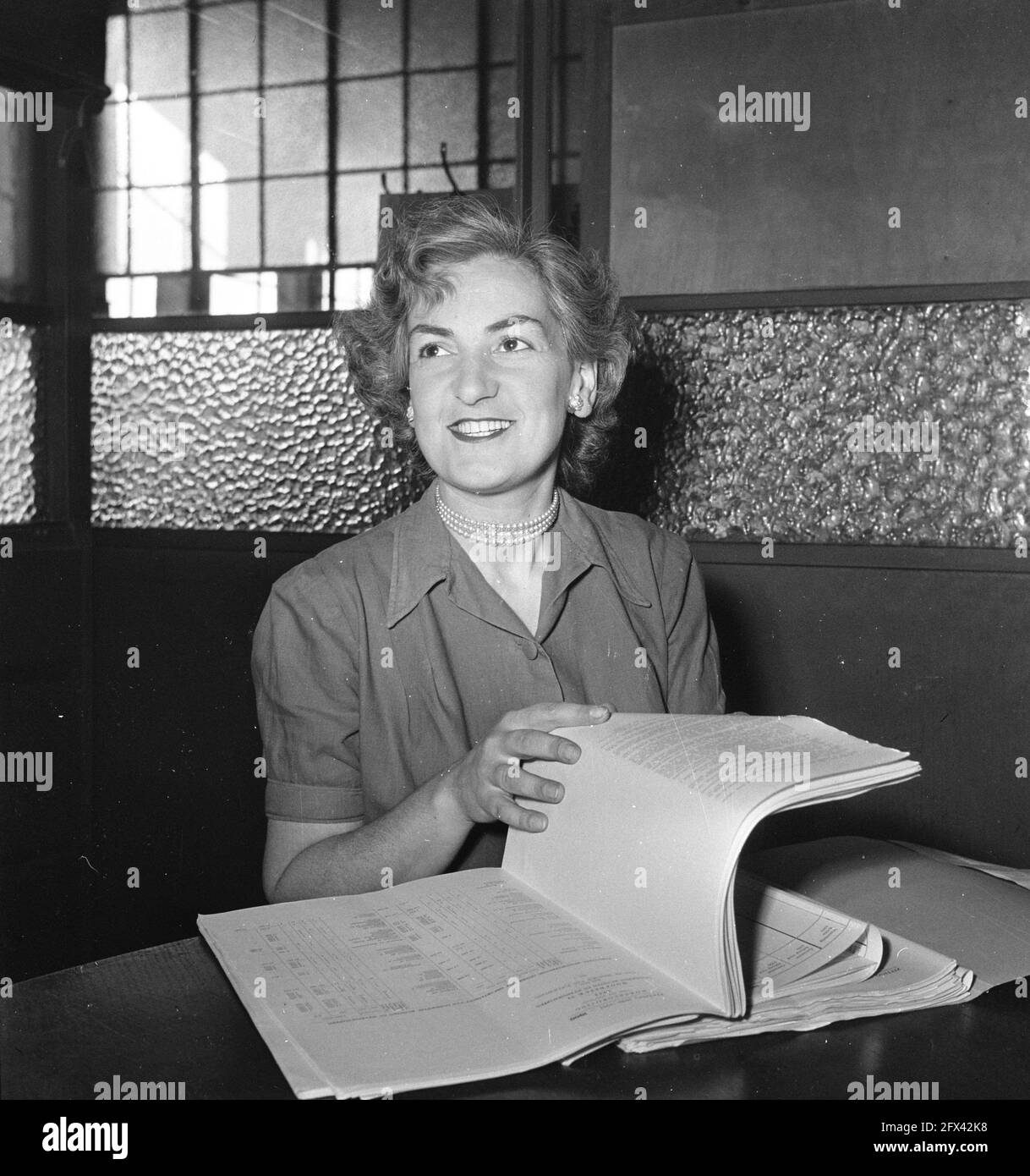 Journalist jeanne roos hi-res stock photography and images - Alamy