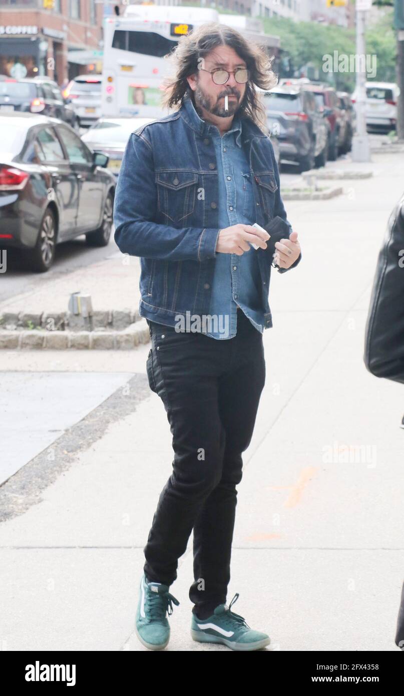 Dave grohl 2021 hi-res stock photography and images - Alamy