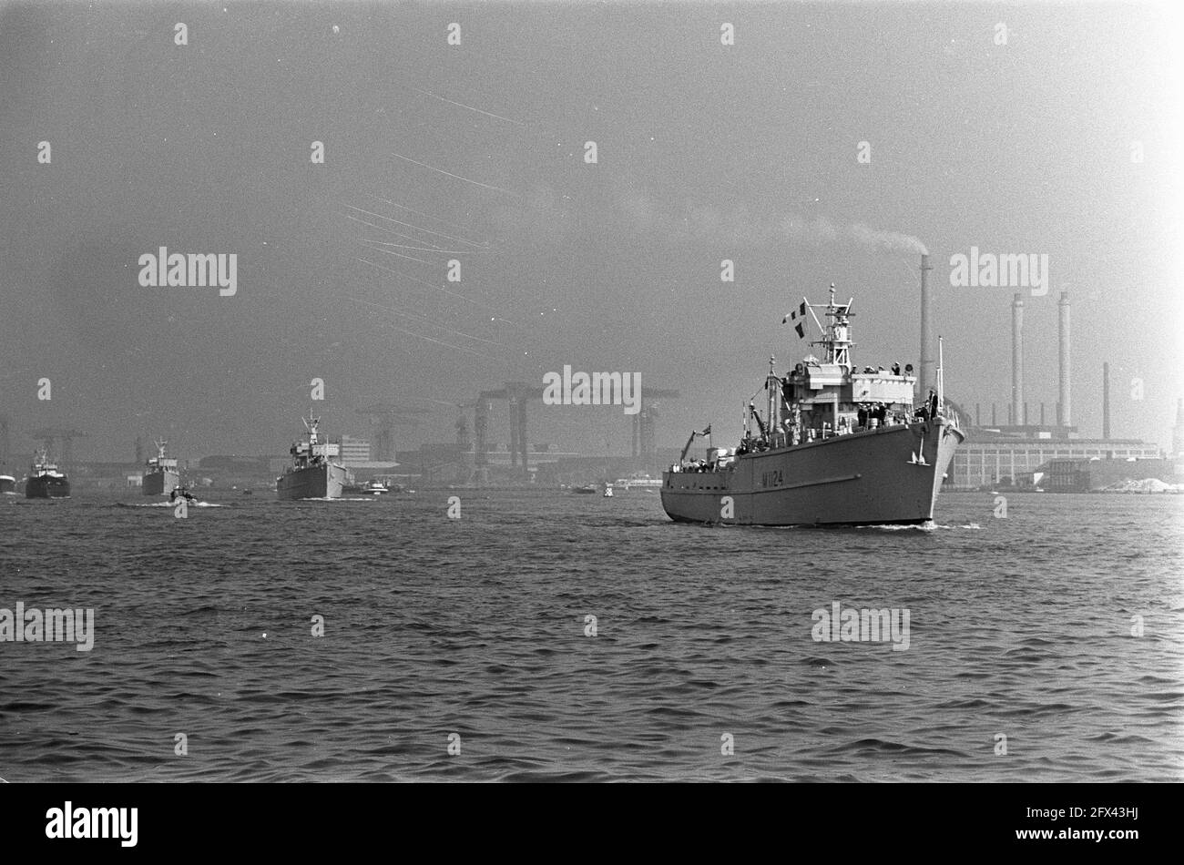 Coastal minesweepers sail hi-res stock photography and images - Alamy