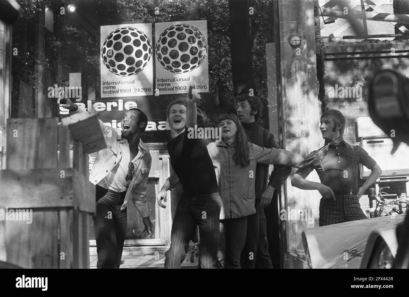Mime group carousel hi-res stock photography and images - Alamy