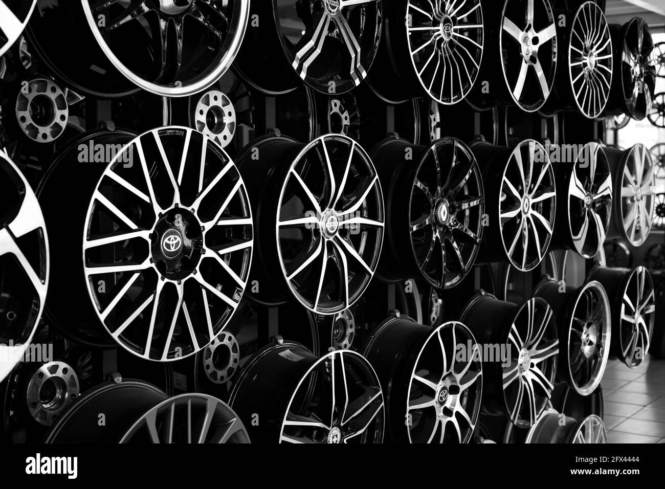 Alloy wheels hi-res stock photography and images - Alamy