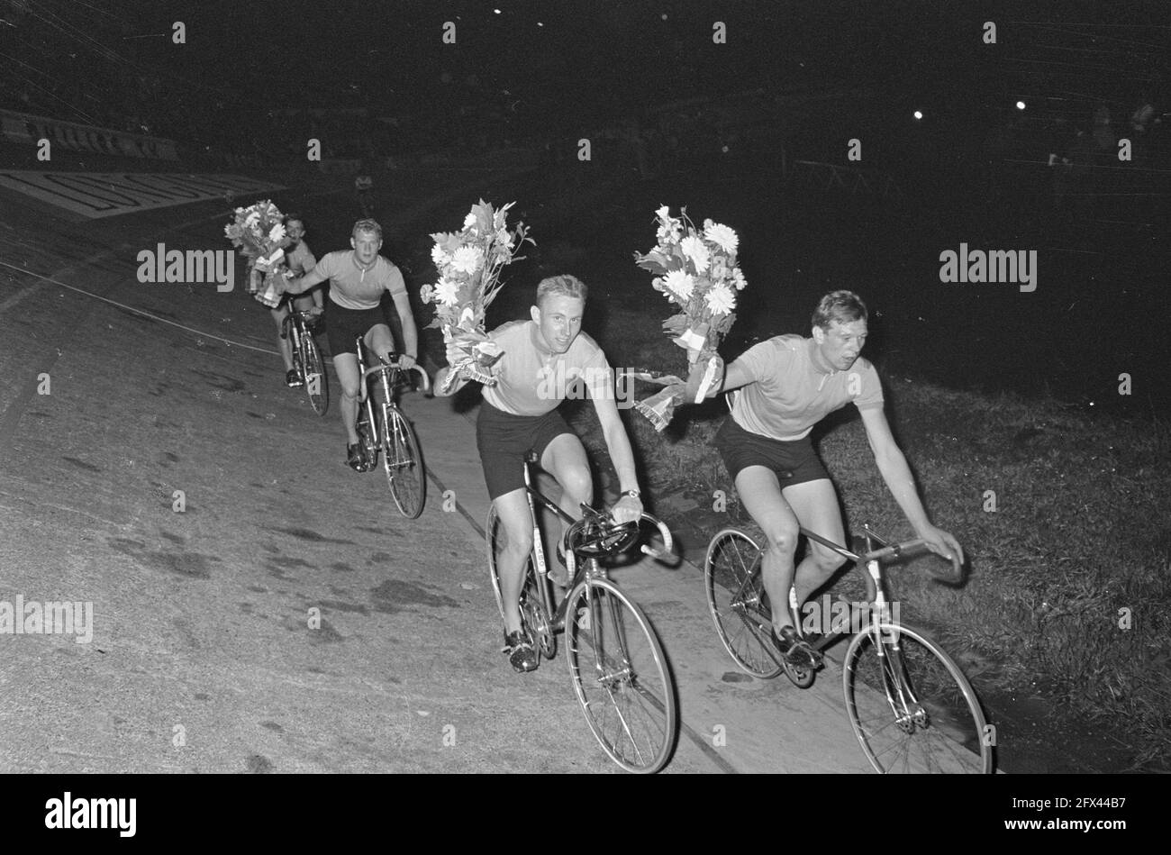 The Dutch team for team pursuit on the track (amateurs) make a lap of ...