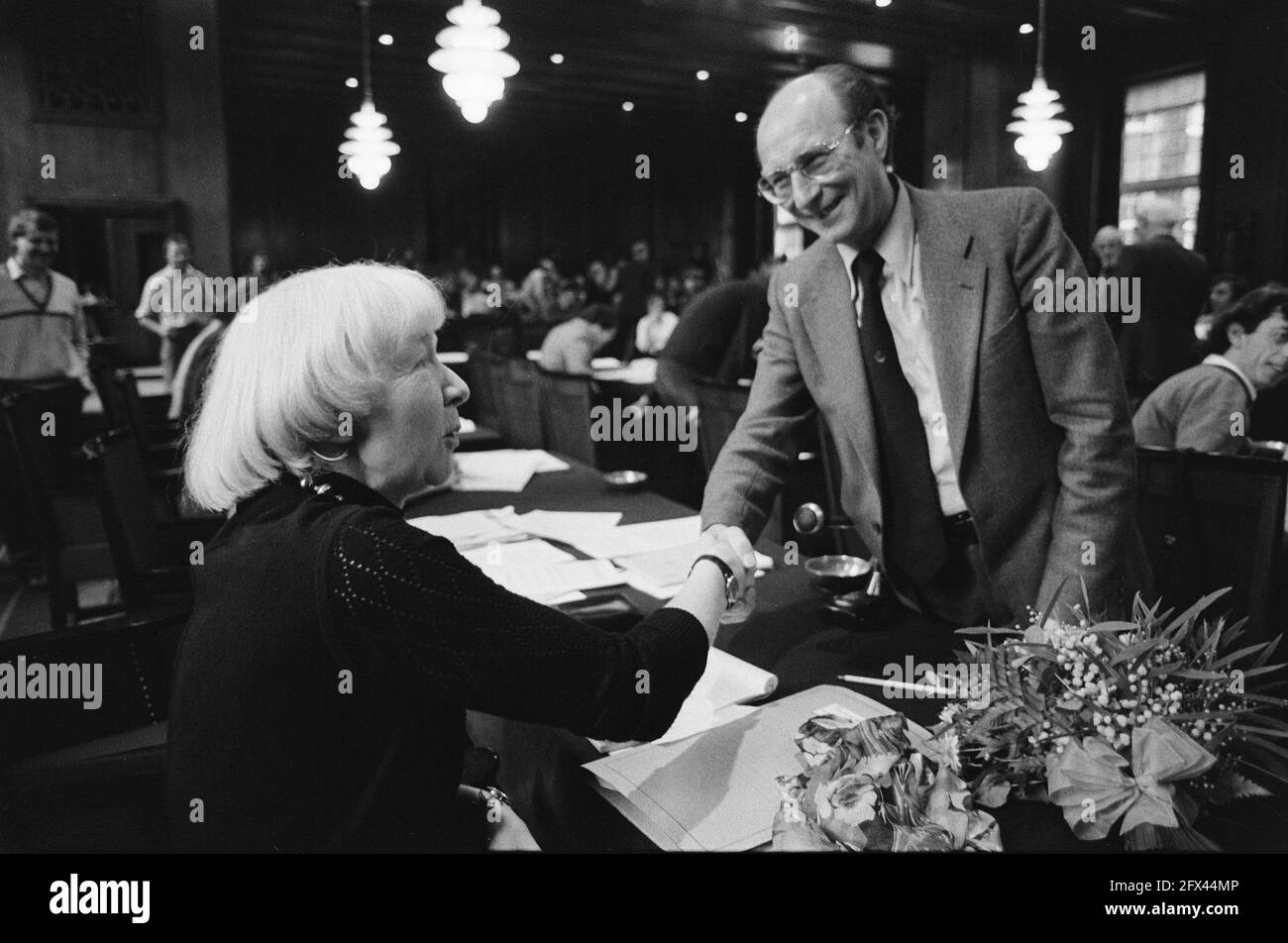 The new alderman Wim Polak shakes hands with his predecessor Irene ...